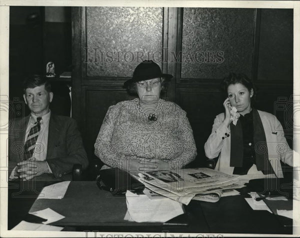 Rbt Dee Johnson,Mrs Gia Johnson, Mrs L Gormas at trial of Elmor 1938 ...