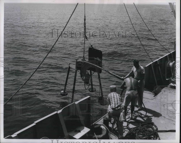 Technicians On Naval Ordnance Laboratory's Recovery Ship 1960 Vintage ...