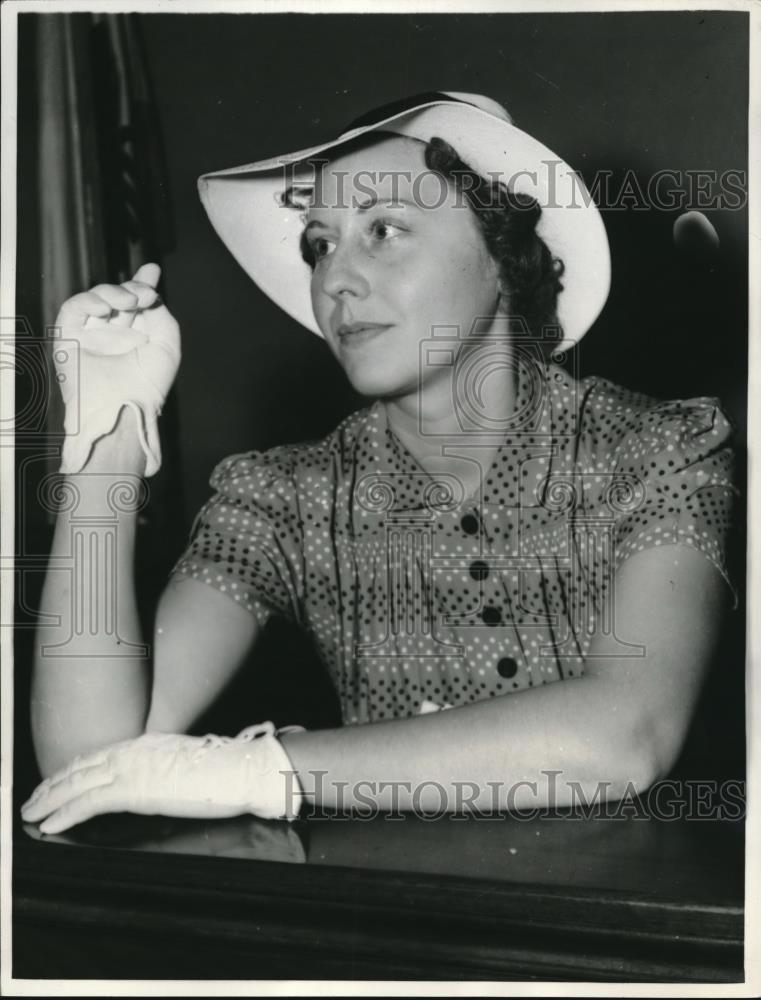 LA, Calif. Helen Warne at court for Myrl Alderman trial 1939 Vintage ...