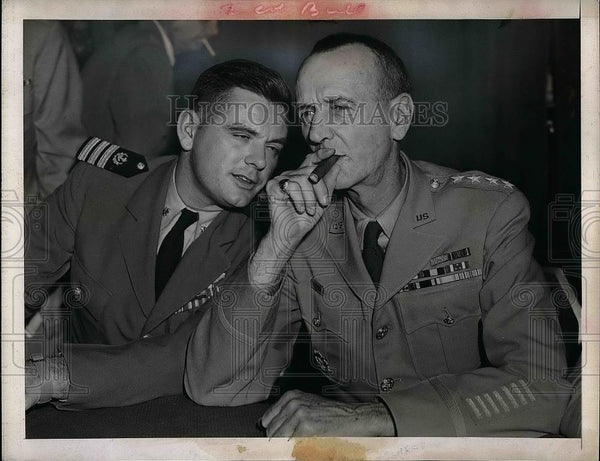 1945 Press Photo US Army Gen Wainwright w/ son Jonathan - Historic Images