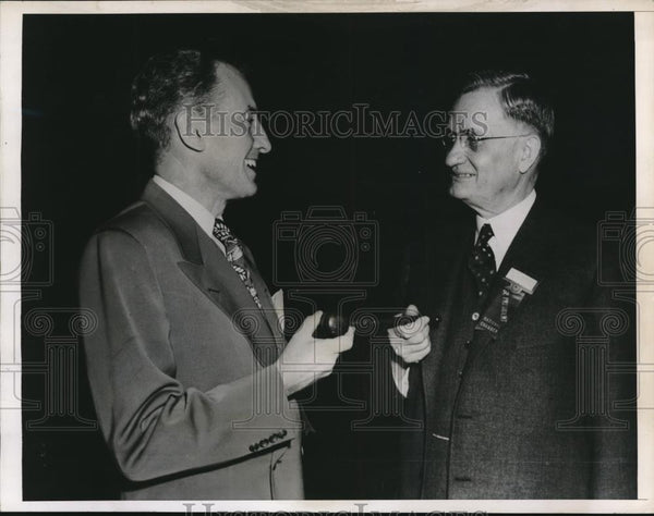 1948 Press Photo Bill Jackson receives from Eric Johnson the National ...