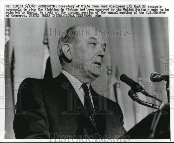 1967 Press Photo Secretary Of State Dean Rusk Talks Vietnam War To Sen ...