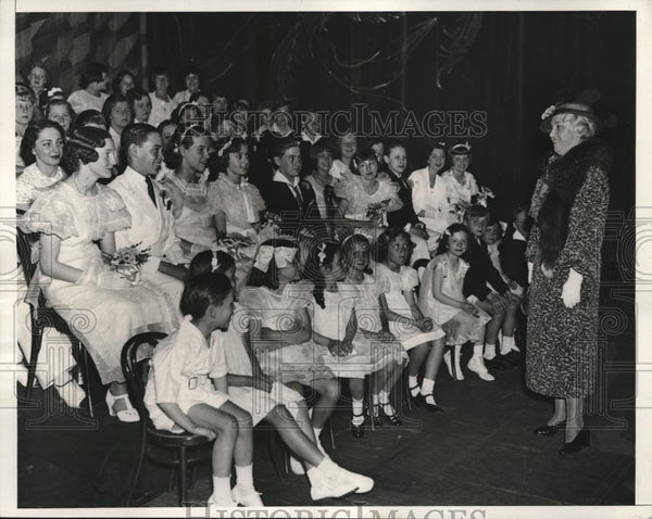 1935 Press Photo NYC Pro Children;s School & Mrs F Robinson at M Beck ...