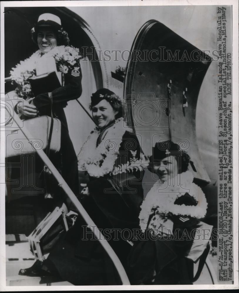 1946 Press Photo Pearl Harbor, Hi WAVES Doris Sisson, Mary Vaugn, Grac ...