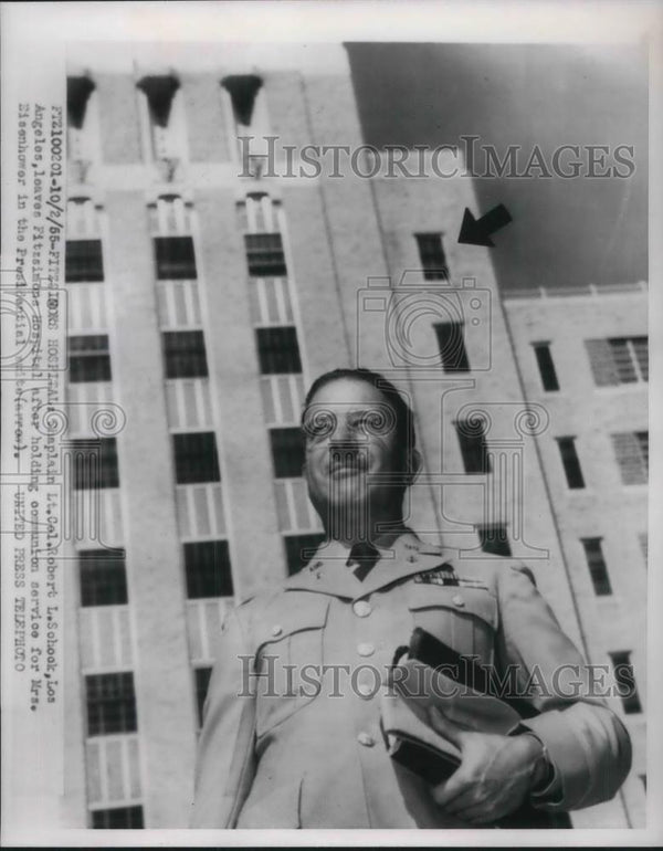 1955 Press Photo Lt Col Robert Schock leaves Fitzsimons Hospital - nec ...