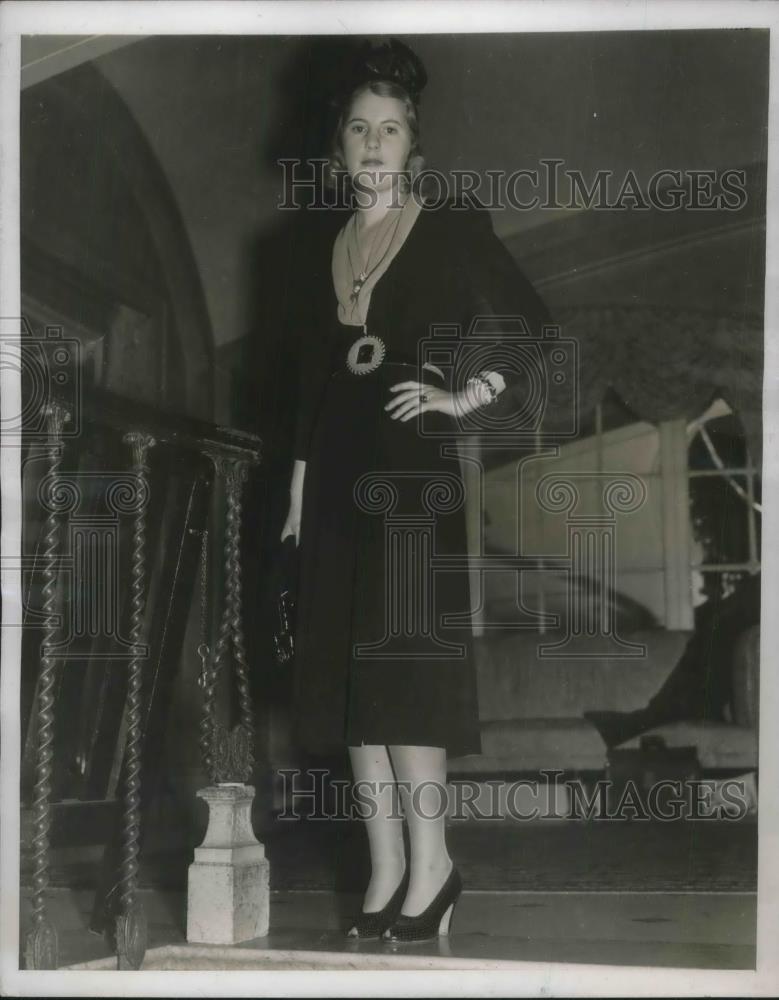 1938 Press Photo Lucy Saunders Attends Fashion Show At Ritz Carlton In ...