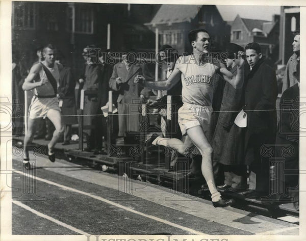 1936 Press Photo Quinlan takes mile run at Philadelphia meet - nes1247 ...