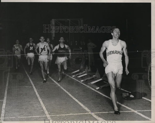 1933 Press Photo Van Fuqua of Indiana wins 440 Big Ten titleat the chi ...