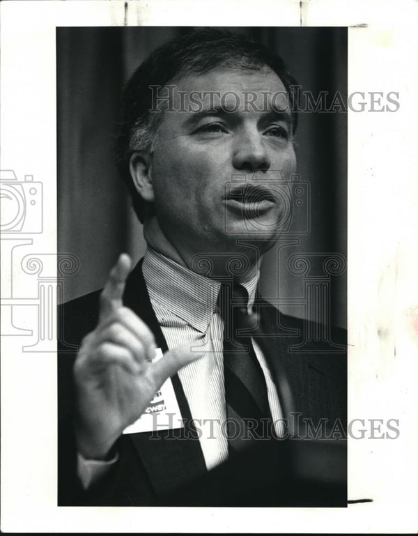 1990 Press Photo Tom Chema at City Club Debate on Gateway Project of S ...