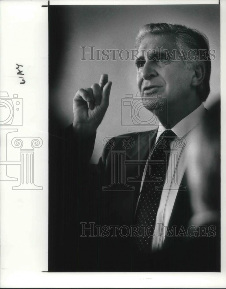 1990 Press Photo William Aramony, Pres of United Way of America ...