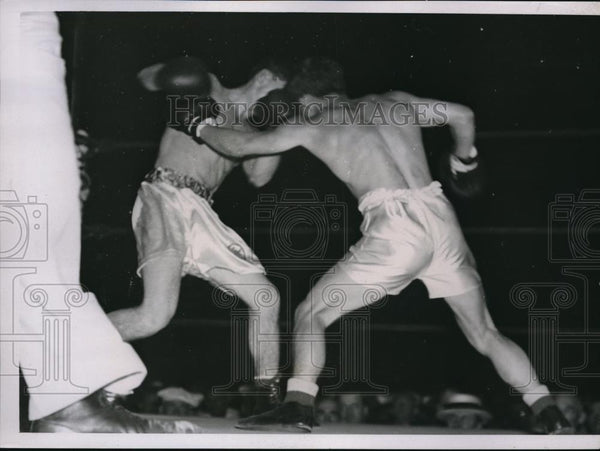 1936 Press Photo Chicago Ill George Coyle boxing vs Tony Carlucci - ne ...
