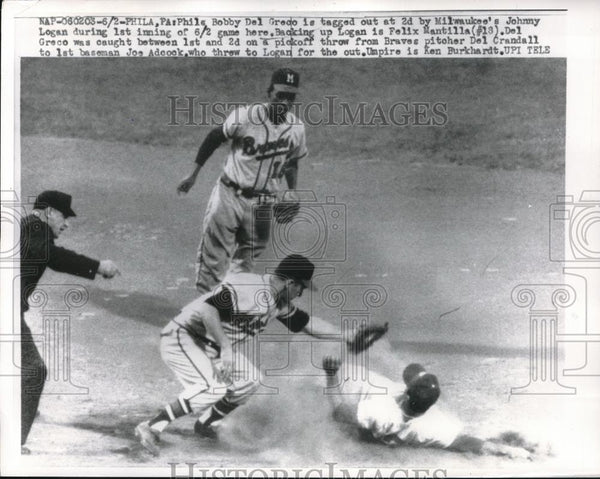 1960 Press Photo Philly Bob Del Grado out at 2nd vs Braves John Logan ...