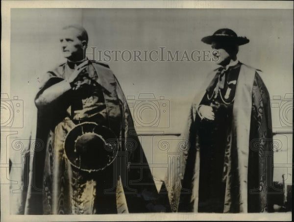 1926 Press Photo Cardinal Bonzano and Cardinal Hayes arriving in New Y ...