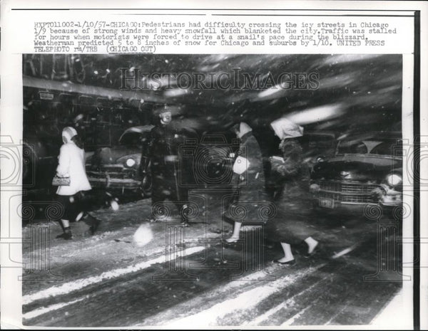 Pedestrians had difficulty crossing the icy street in Chicago 1957 ...
