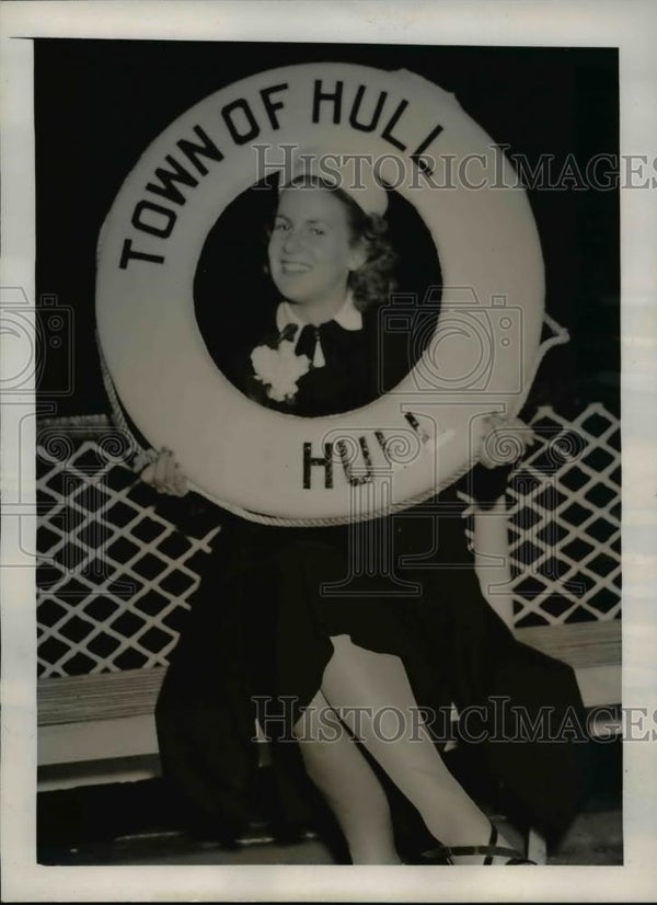 1938 Press Photo Anne Piper with Life Preserver on the Town of Hull ...