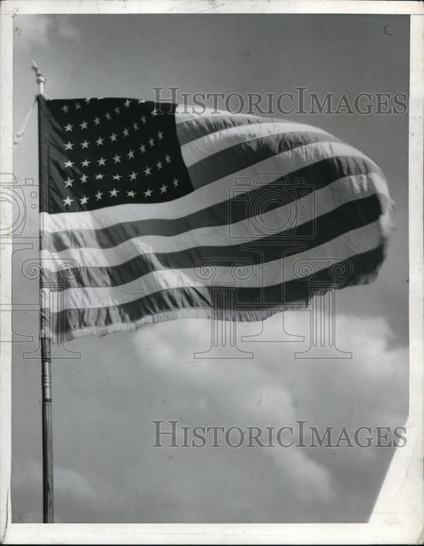 US Flag 1942 Vintage Press Photo Print - Historic Images