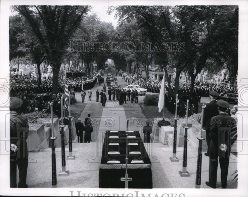 1958 Press Photo Funeral procession for Samuel Cardinal Stritch at Mou ...