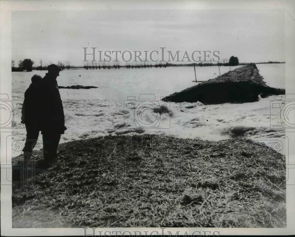 Ouse river , pouring more water near Earith, England 1947 Vintage Press ...