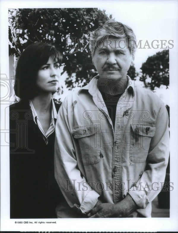 1993 Press Photo Dana Delany and Charles Bronson in Donato and Daughte ...