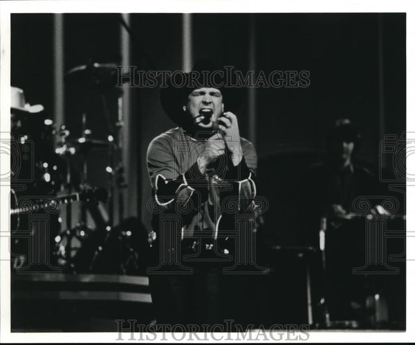 1992 Press Photo Garth Brooks Country Singer in This is Garth Brooks T ...