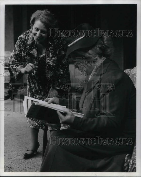 1973 Press Photo June Gibbons and Evie McElroy star in The Loves of Ca ...