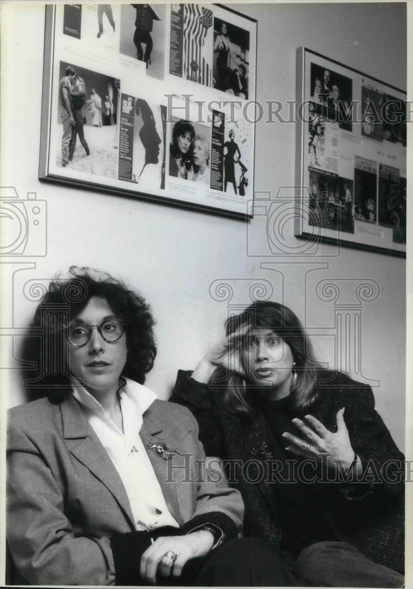 1989 Press Photo Robyn Goodman and Carole Rothman discuss future plans ...