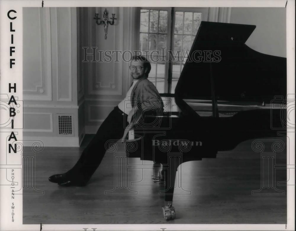 1994 Press Photo Cliff Habian - cvp18479 - Historic Images
