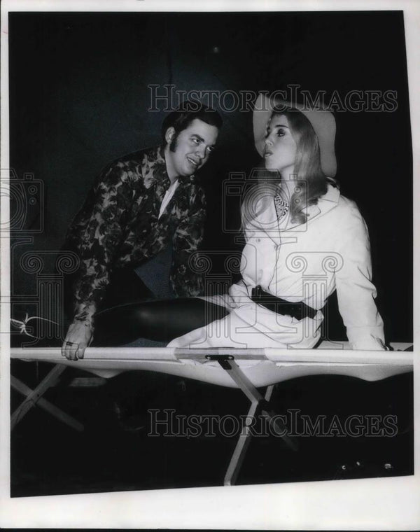1971 Press Photo Richard Howey and Pat Griffin in Stop, You;re Killing ...