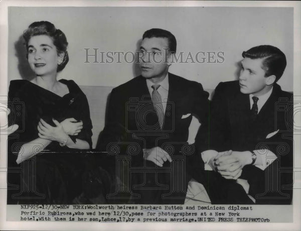 Barbara Hutton and Porfirio Rubirosa pose for photographers 1954 ...