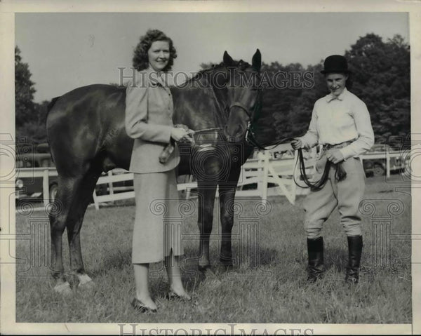 Burtonsville Md Mrs Agnes Lanigan & Dorothy Craig at show 1948 Vintage ...