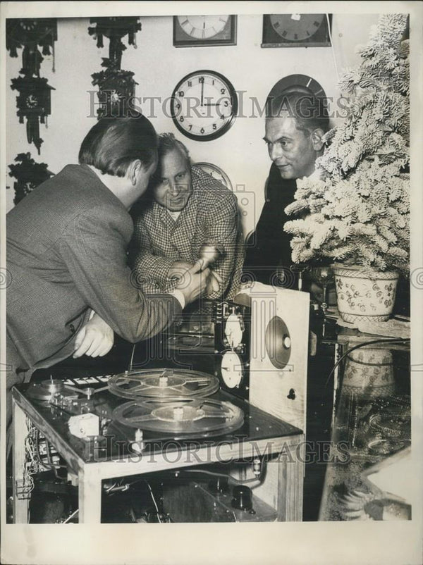 1952 Press Photo Duisburg Men Demonstrating Invented Magneto Phone ...