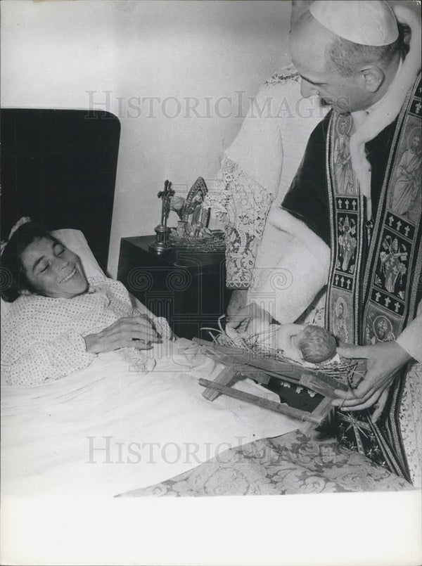 1963 Press Photo Pope Paul VI Visits A Sick Woman In A Poor Home ...