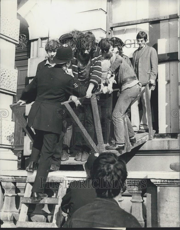 1969 Press Photo Police Sergeant Talks To Dr. John Leader Hippy Squatt ...