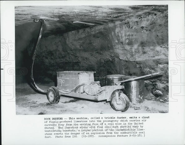 Press Photo Trickle Duster Limestone Mixer with Fine Coal Dust Carried ...