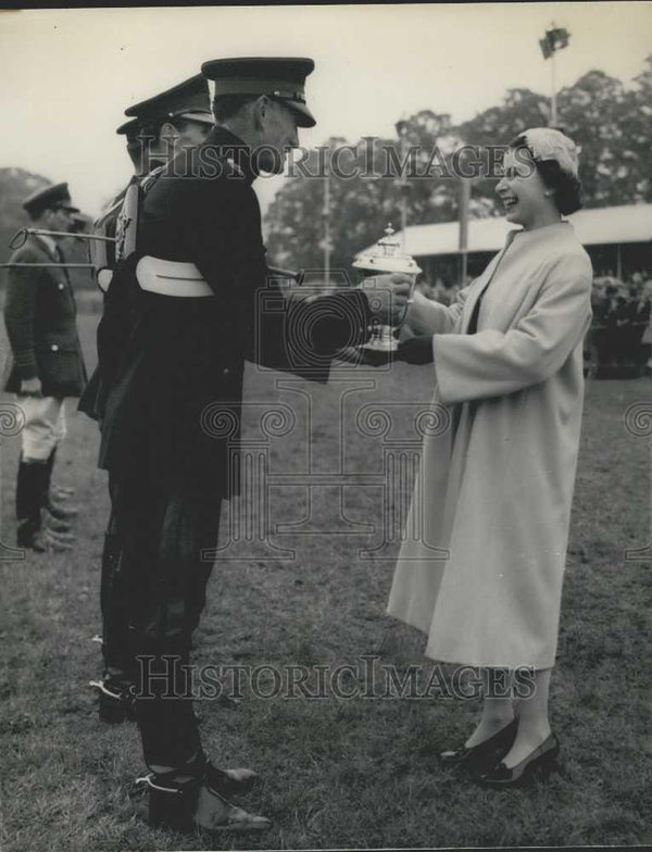 Royal Windsor Horse Show Queen Presenting Cup Captain Thompson 1958 ...