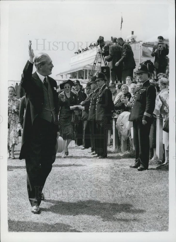 Prime Minister Harold MacMillan Waving At Crowd Epsom Derby 1958 ...