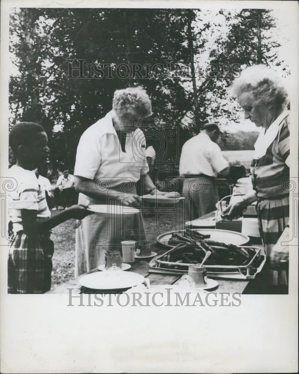 Eleanor Roosevelt Eating Lunch At Wilton School For Boys 1952 ...