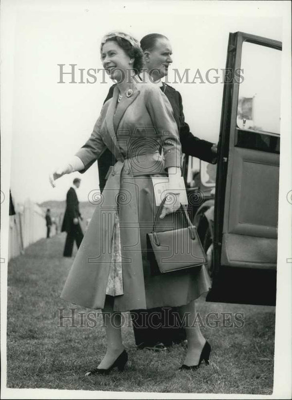 Queen on Arrival at Epson for the Oaks 1958 Vintage Press Photo Print ...