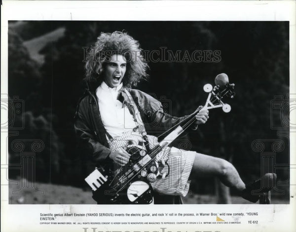 1989 Press Photo Yahoo Serious stars as Albert Einstein in Young Einst ...