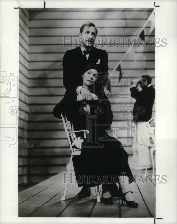 1985 Press Photo Edward Petherbridge and Glenda Jackson in Strange Int ...