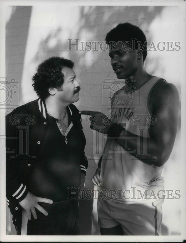 1978 Press Photo Art Metrano and Byron Stewart in The White Shadow - c ...