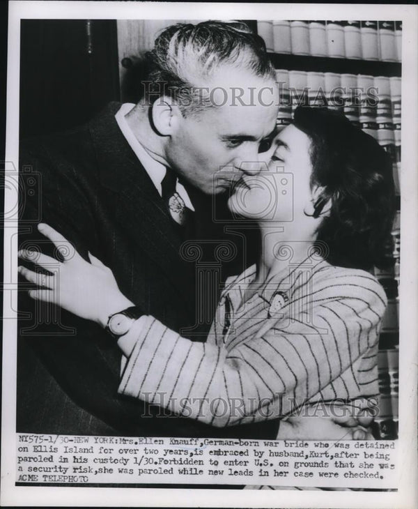German Spy Suspect Ellen Knauff Kissing Husband Kurt 1930 Vintage Press ...