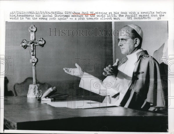 Pope Paul VI sitting at his desk with a crucifix before him 1965 ...