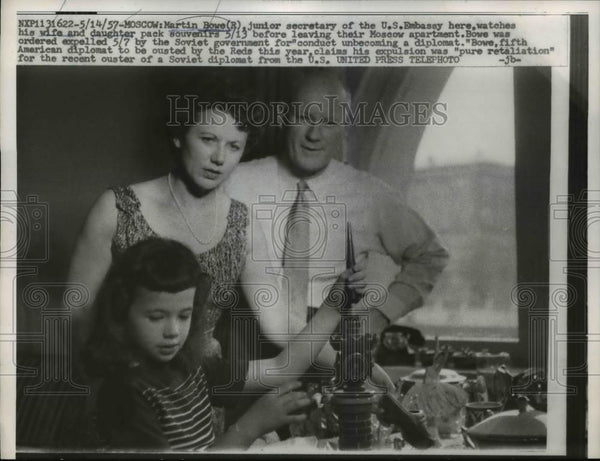 Martin Bowe and his family 1957 Vintage Press Photo Print - Historic Images