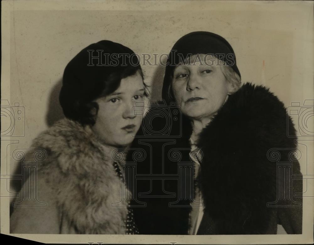 Dolores Morris, 13 years old girl with her mother Mrs. Morris 1933 ...