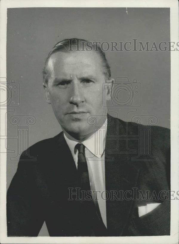 1956 Press Photo London Daily Mail Reporter Noel Barber wounded in Bud ...