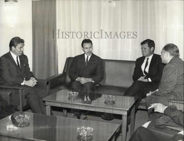 1966 Press Photo Edward Kennedy Visiting Algiers Senator Tunney Presid ...