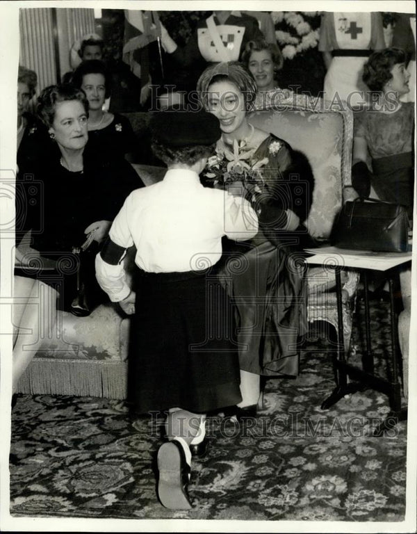 Press Photo 8-year old Hilary Coates &Princess Margaret - Historic Images