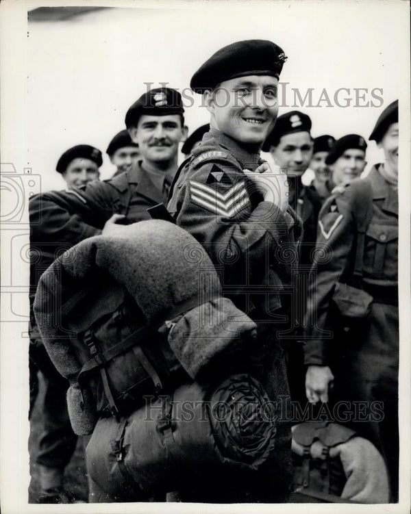 1953 Press Photo Troops of the 1st Batt. the Buffs - Historic Images
