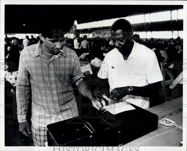 Press Photo immigration service helps fingerprint Cuban refugees ...